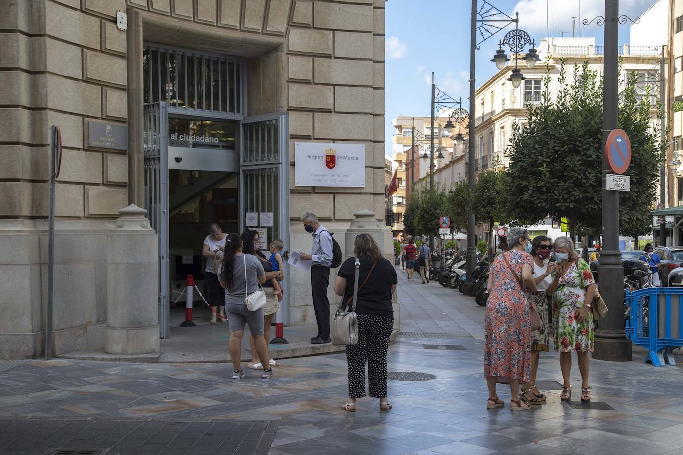 Fotos: Colas en el exterior del Edificio Foro de Cartagena | La Verdad